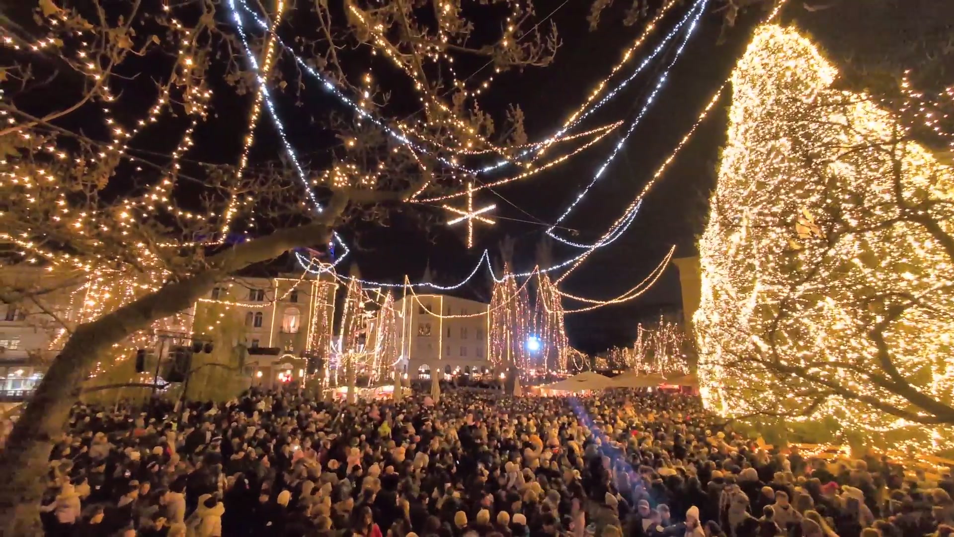 Ljubljana v praznični podobi: lučke so prižgali Janković in zakonca ...